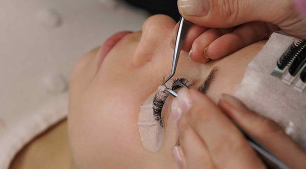 Lash Perfection: How to Choose and Use the Right Eyelash Applicator ...