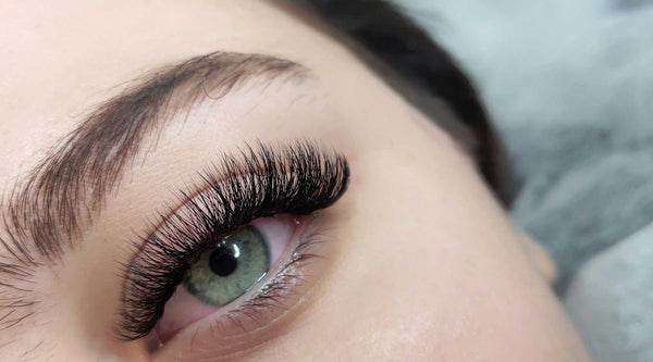 When to Wear Wispy Lashes: From Coffee Dates to Weddings - Method Lash